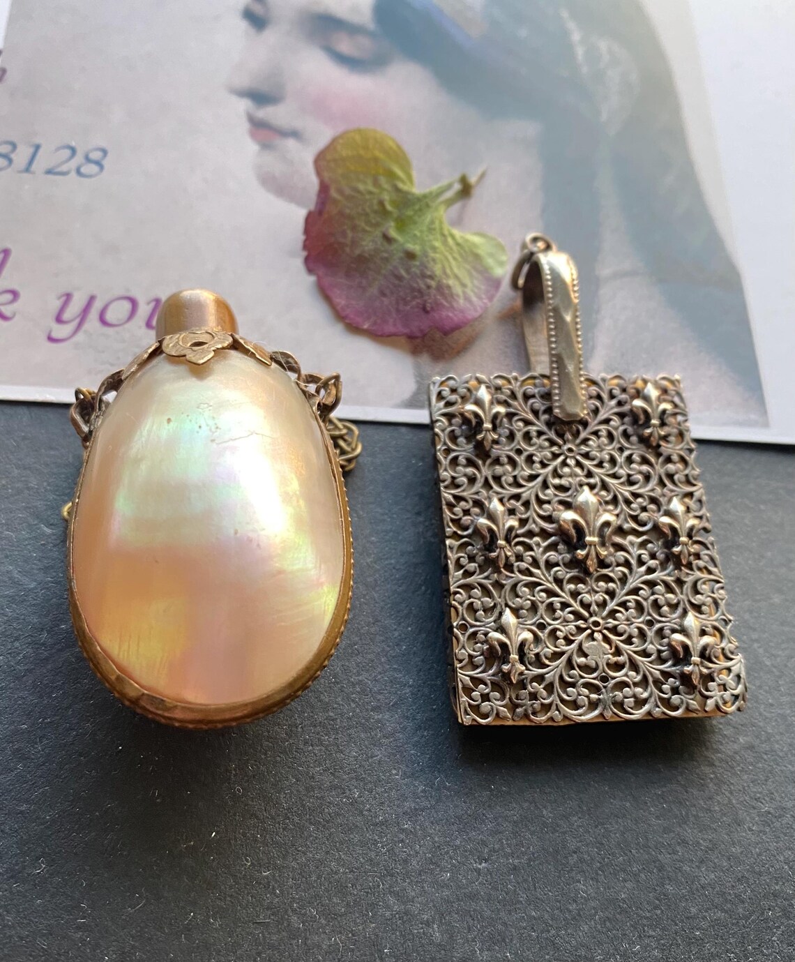 Memoria dell'aiutante in argento antico. POTENZIALE DEL PENDENTE ...