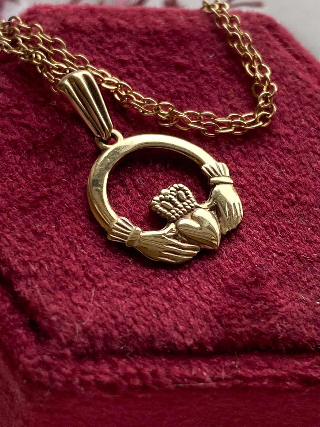 Vintage 9CT Gold Claddagh Pendant and Chain. IRISH, Dublin Hallmarks ...