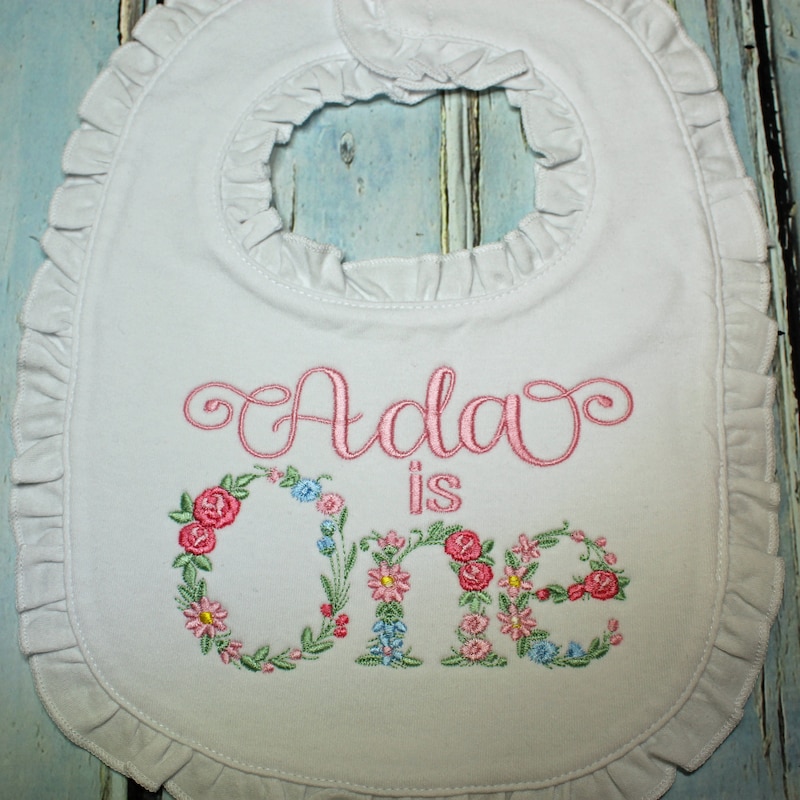 1st Birthday Monogram Bib - Etsy