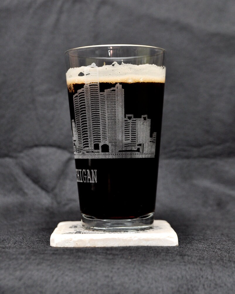 Detroit, Michigan Downtown City Skyline Etched Beer Pint Glass (custom ...