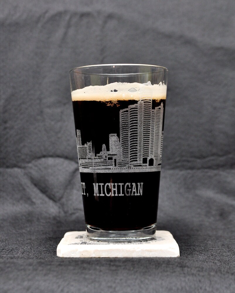 Detroit, Michigan Downtown City Skyline Etched Beer Pint Glass (custom ...