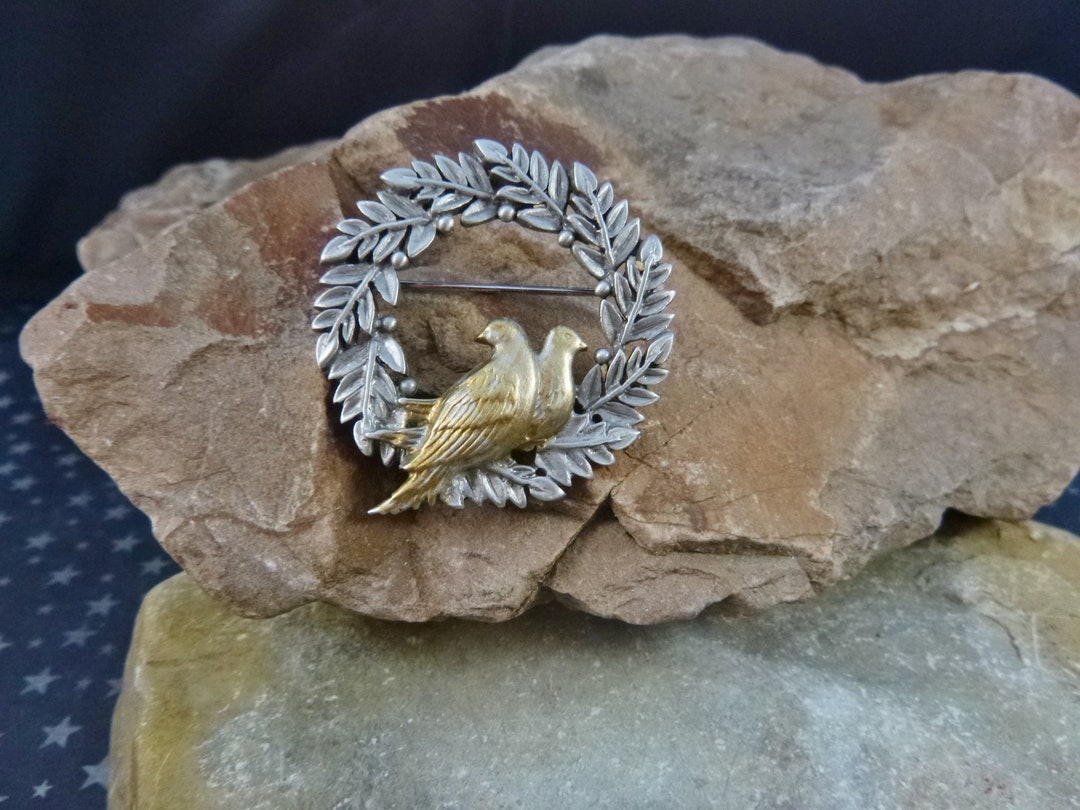 Doves of Peace Holiday or Any Day Wreath Brooch | Vintage JJ Pewter Pin ...