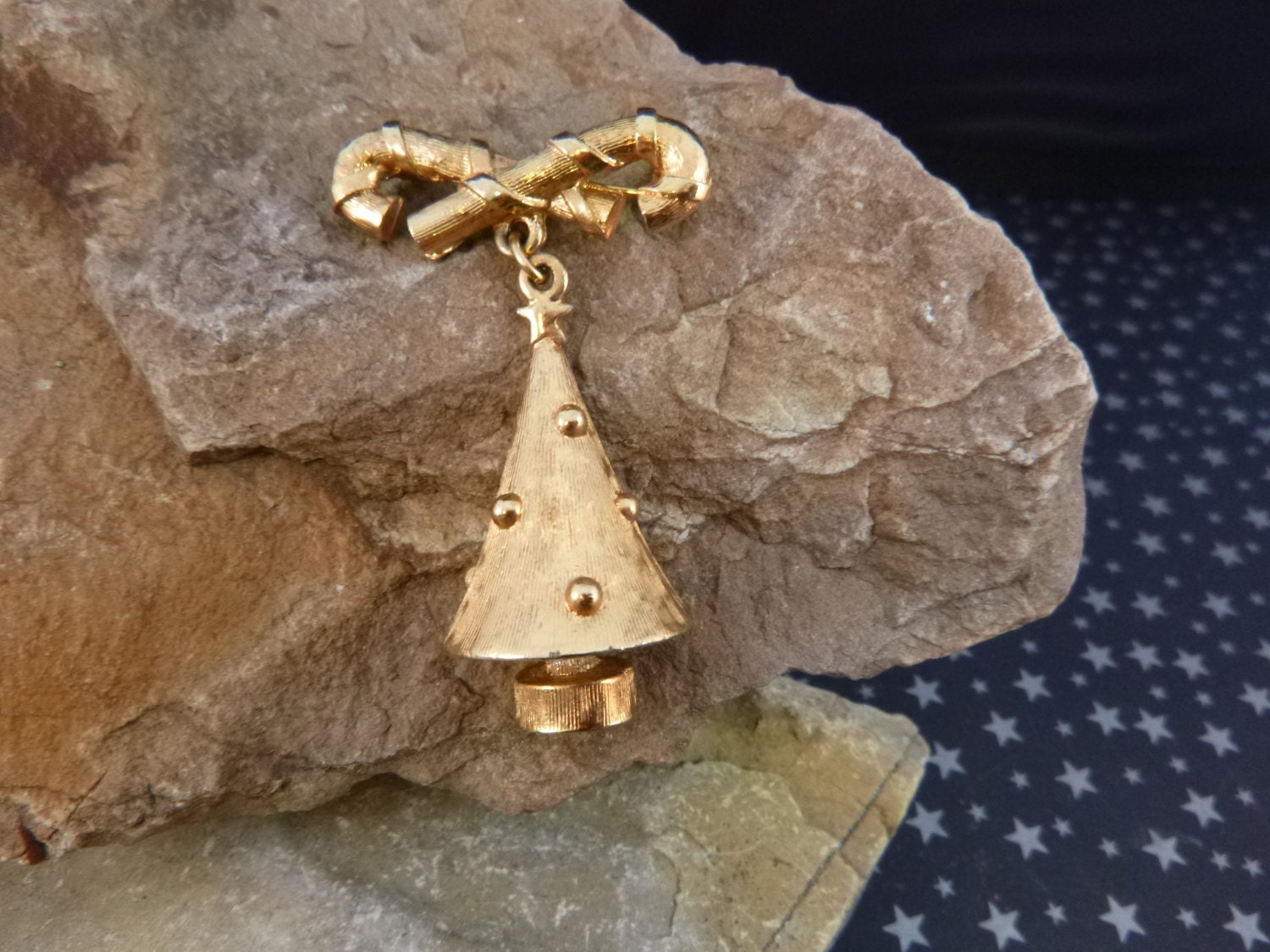 Dangling Christmas Tree from Candle Cane Pin | Dimensional Gilded ...