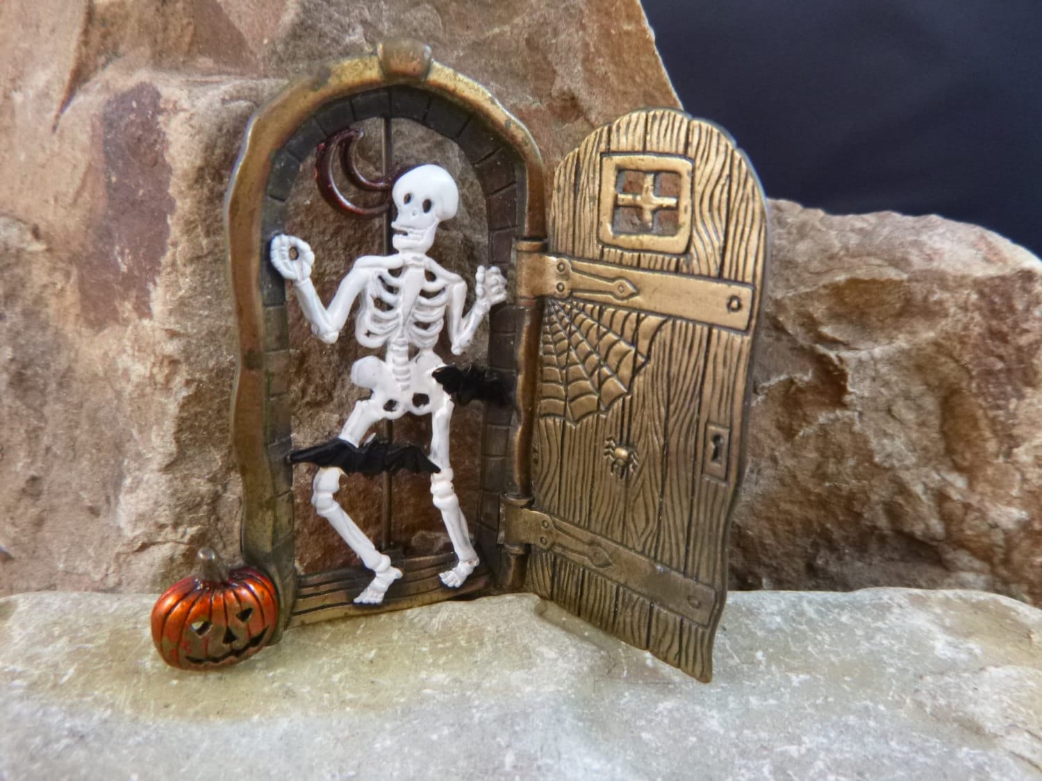Skeleton Behind the Door Spooky Halloween Open-the-door Vintage Pin ...