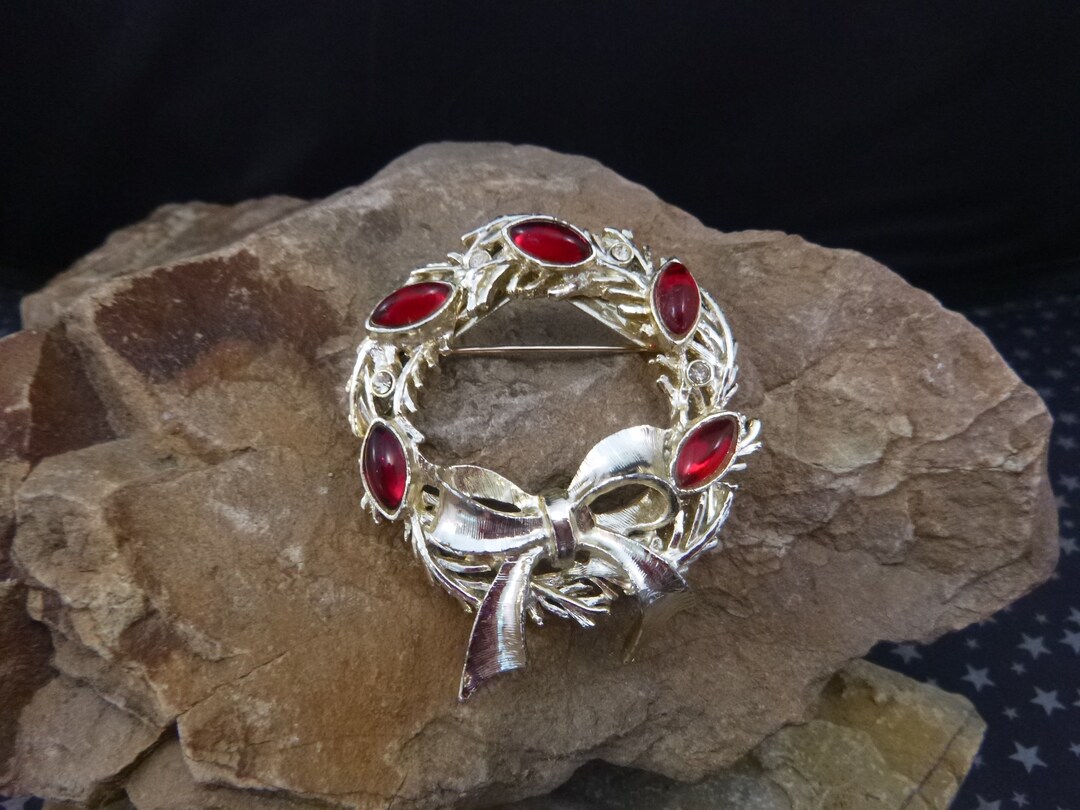 Tancer II Holiday Wreath Vintage Christmas Brooch Red Navette Stones ...
