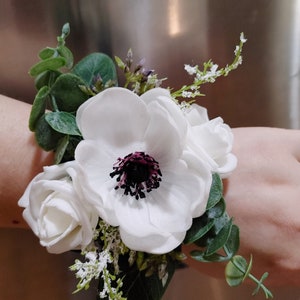 Elegant Wedding or Prom Corsage Featuring Black and White With Roses ...