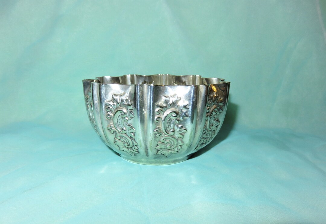 Antique Fenton Brothers Ltd. Silver Plated Sugar Bowl - Ornate Repousse ...