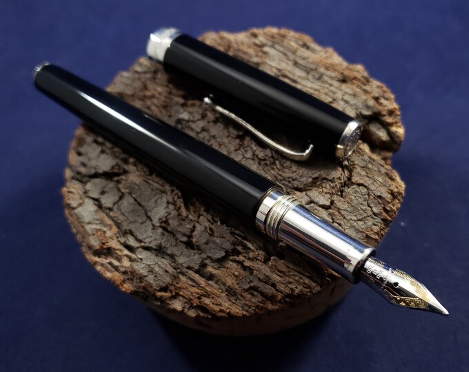 Montegrappa 300 Fountain Pen Black Laque Sterling Trim 18k M Nib Used ...