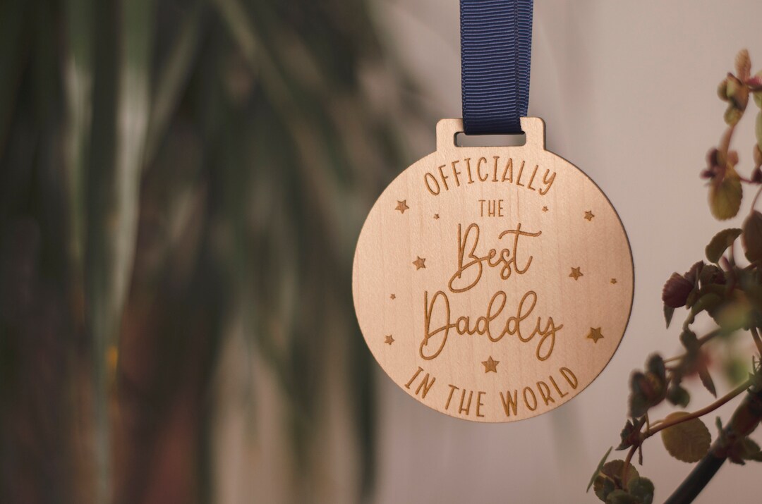 Personalised Wooden Father's Day Medal - Best in the World Dad Daddy ...