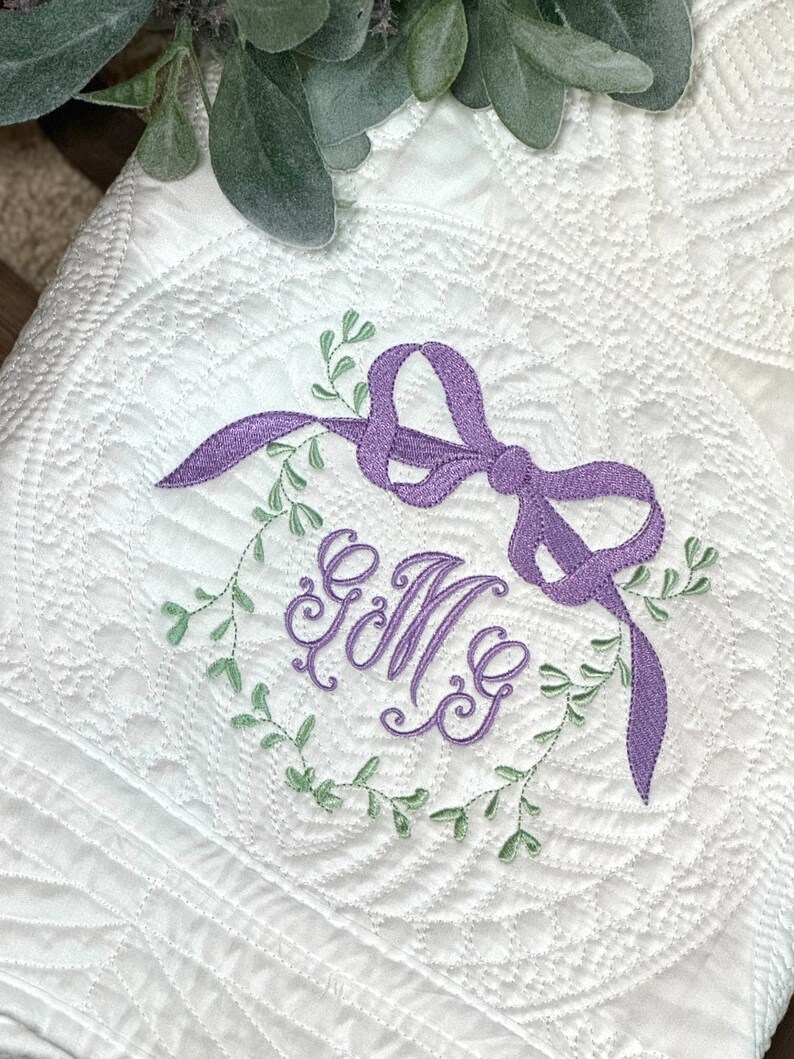 Custom Heirloom Quilt With Bow and Vine Frame, Personalized Blanket ...