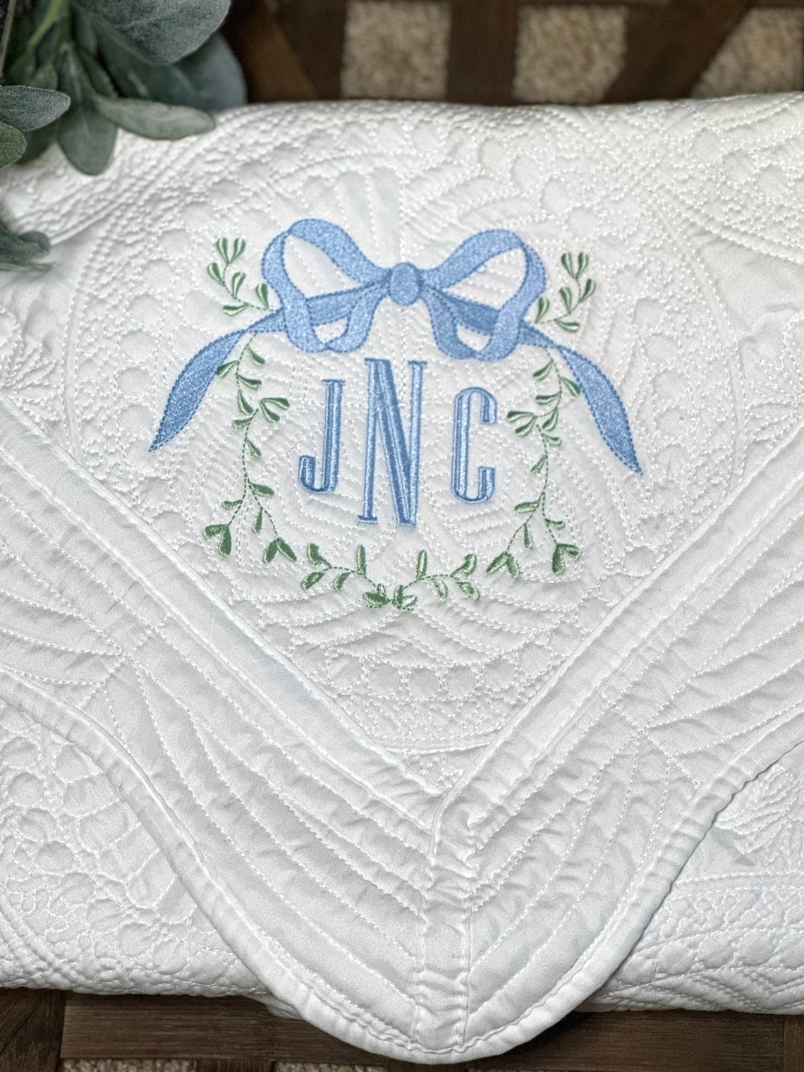 Custom Heirloom Quilt With Bow and Vine Frame, Personalized Blanket ...
