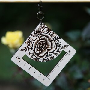 Rose Flower Gauge Swatch Measurement Ruler in Inches and Centimeters ...