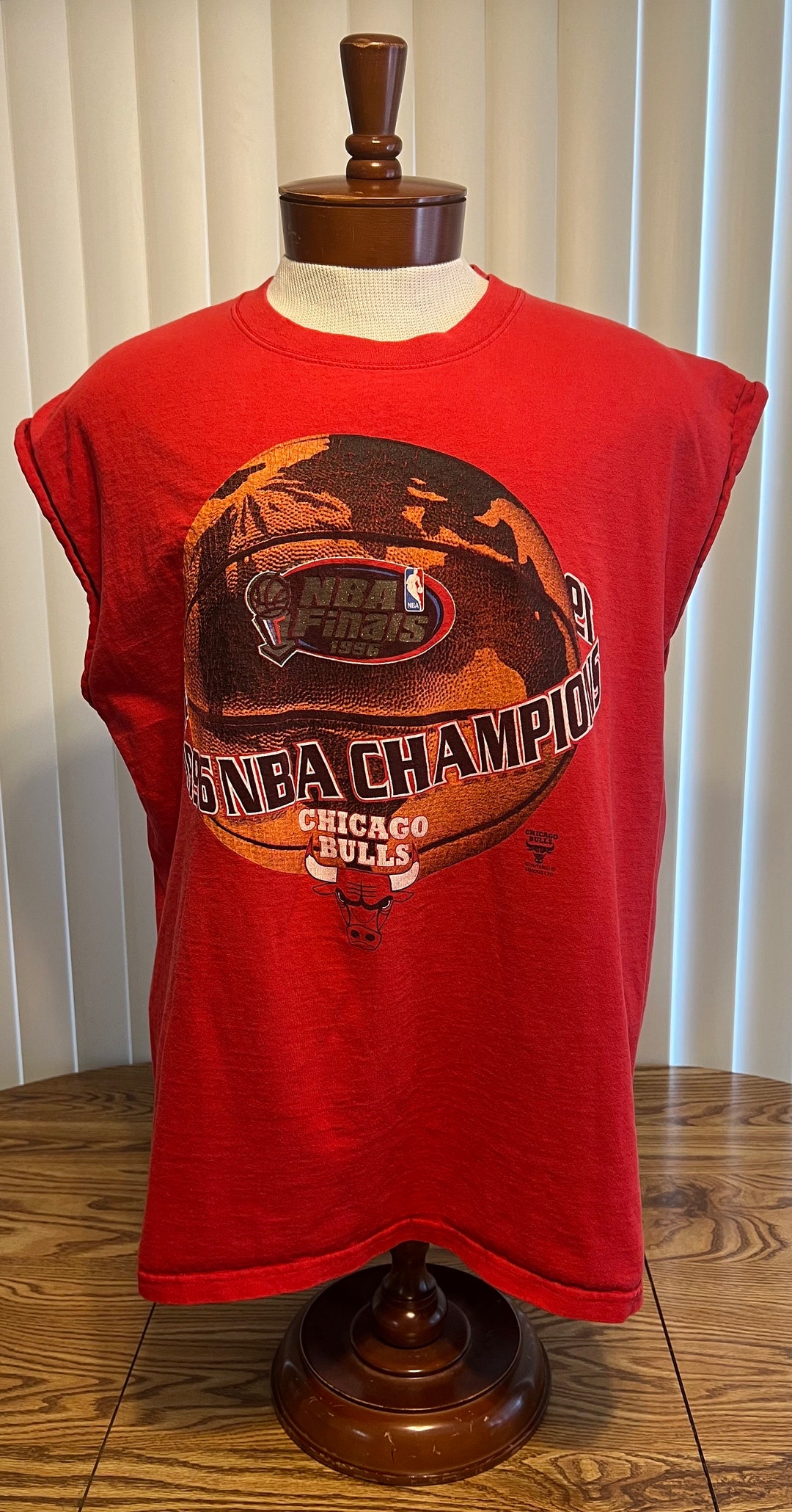 Chicago Bulls Vintage 1996 NBA Champions T Shirt Red Ball Logo ...