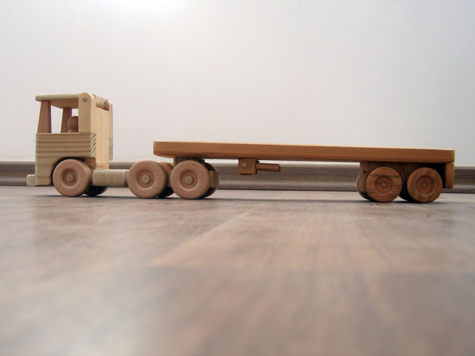 Flavia, el camión de madera de la cama plana un camión de juguete de ...