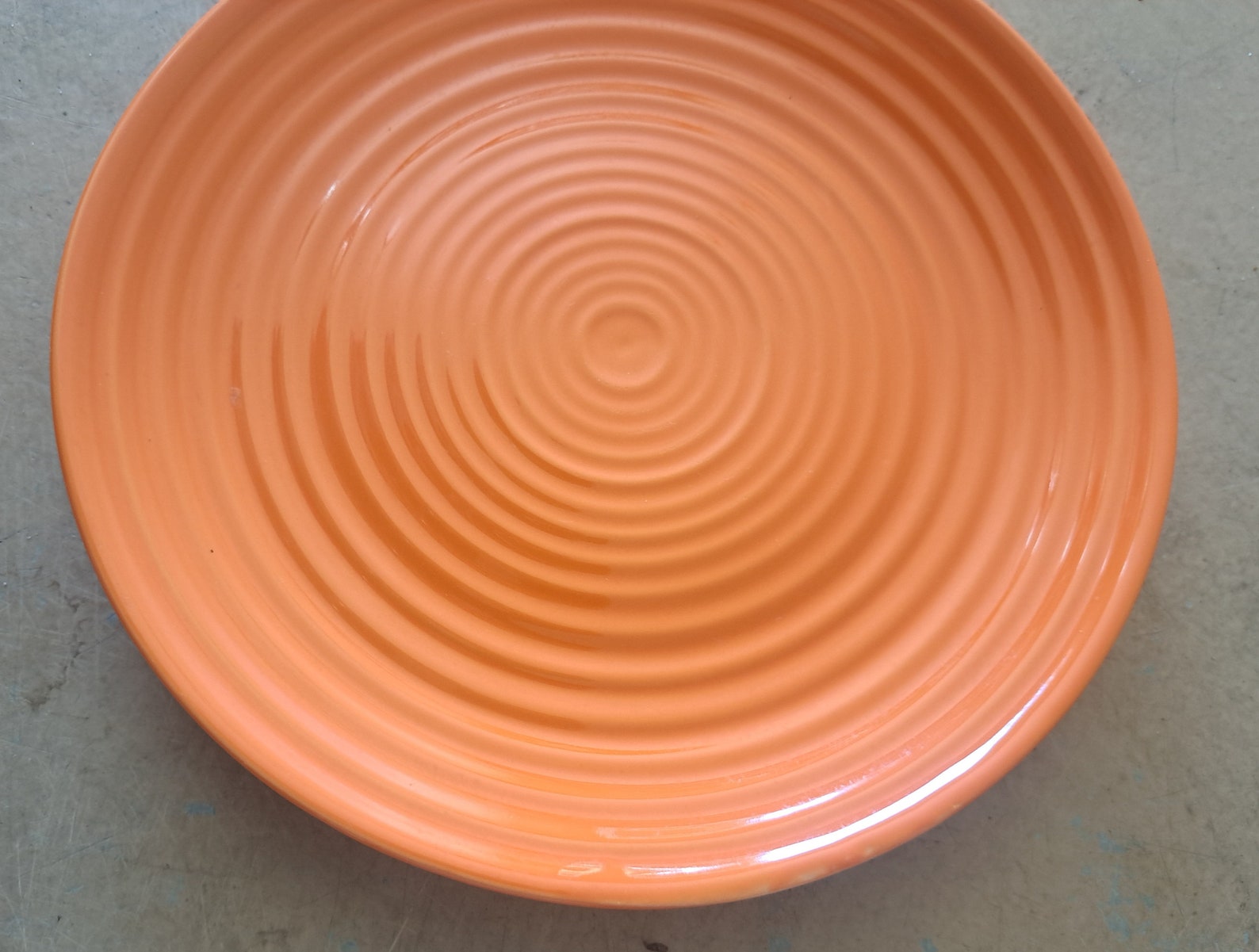 Orange Color Dinner Plate With Grooves Gloss Finish by Lifestyles ...