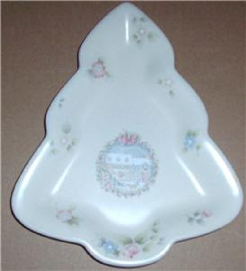 PFALTZGRAFF Tea Rose Holiday Ivory Color Christmas Tree Ceramic Serving ...