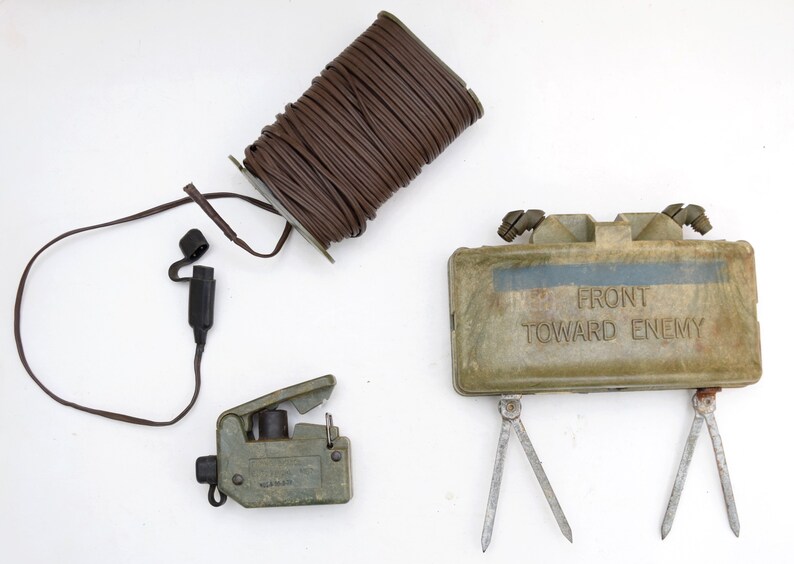 Genuine Vintage Military Practice Claymore Mine With Carrying - Etsy