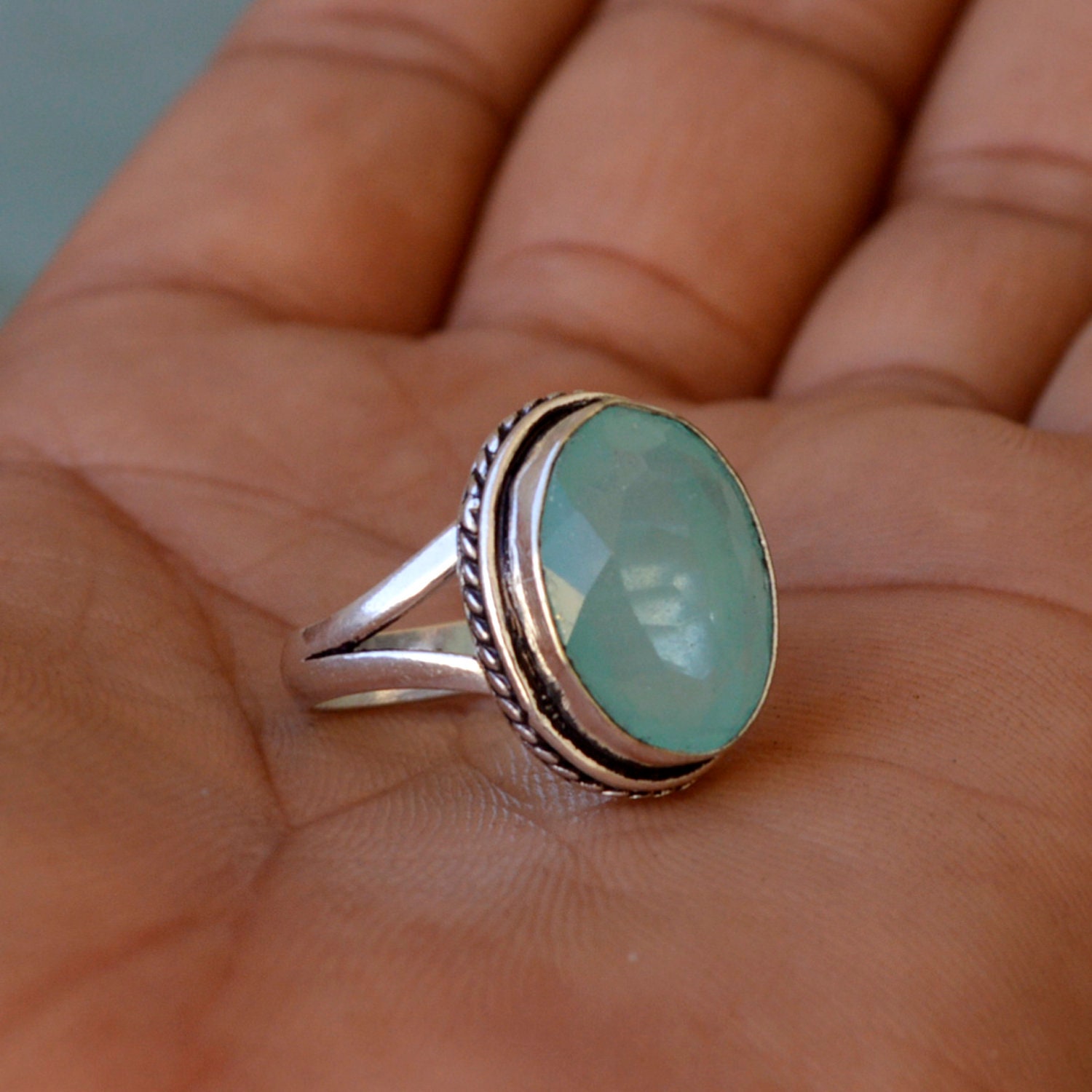 Anillo de calcedonia de agua facetada anillo de calcedonia - Etsy España