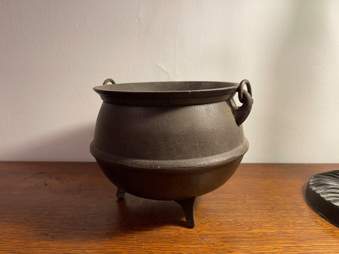 Antique Cast Iron Small Cauldron Half Gallon - Etsy