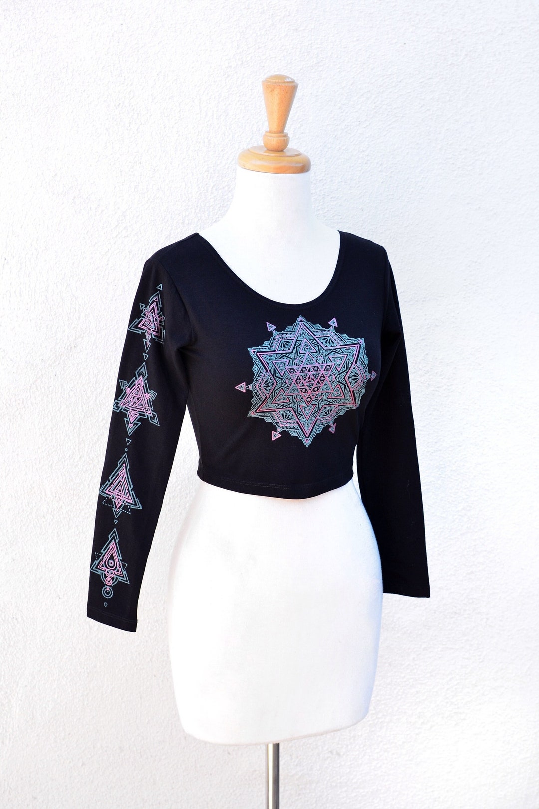 Glow in the Dark Star Tetrahedron Long Sleeve Crop Top - Scoop Neck ...