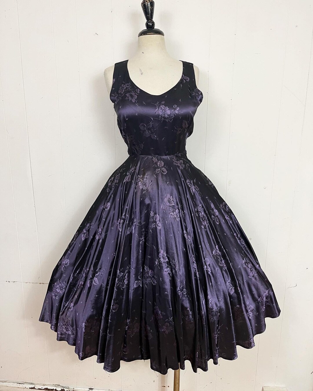 1950s Purple Floral Damasked Dress With a Full Circle Skirt & Low ...