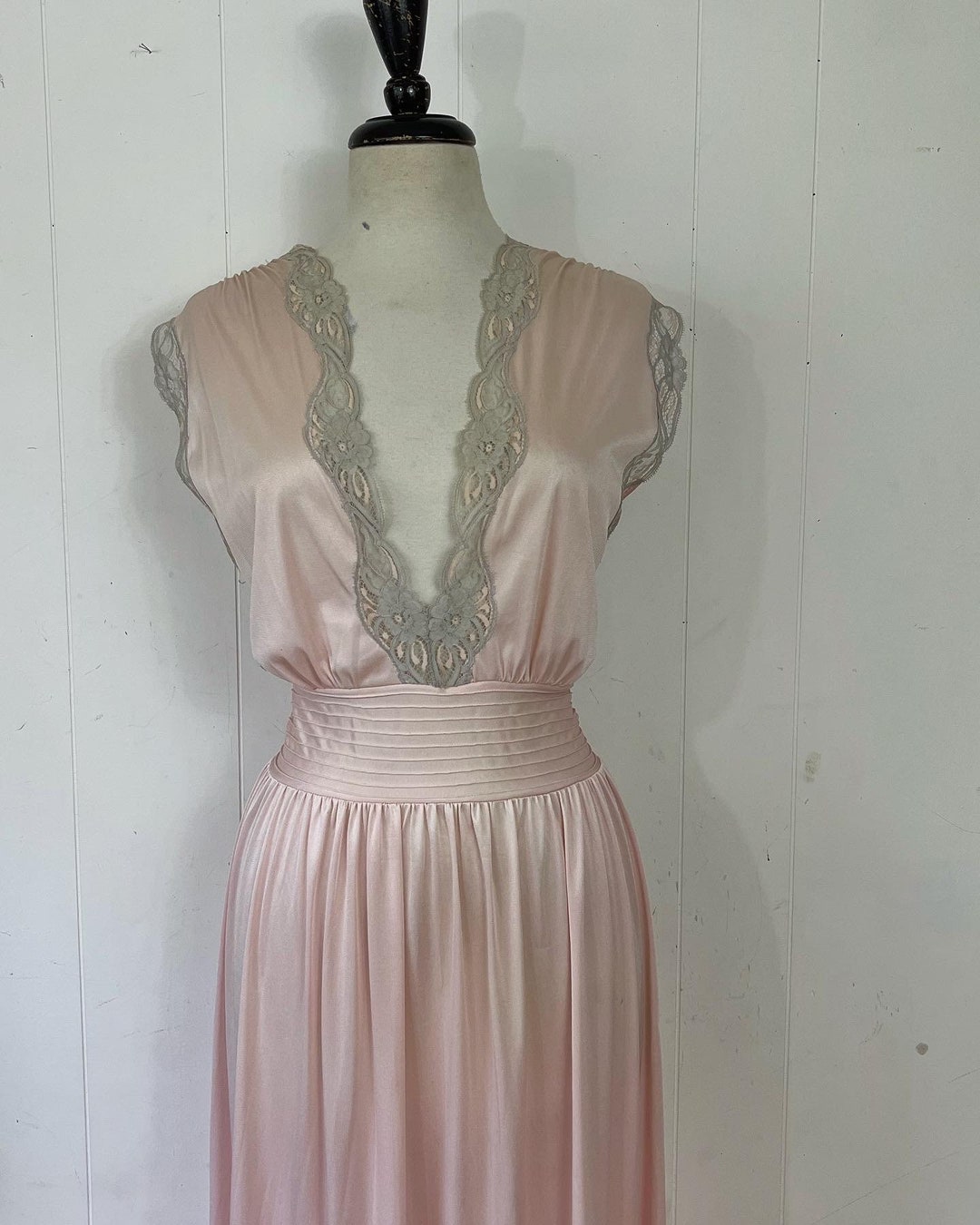 1970s VOLUPTUOUS Deep Plunge Neckline Sexy Defined Waist Slinky Silky ...
