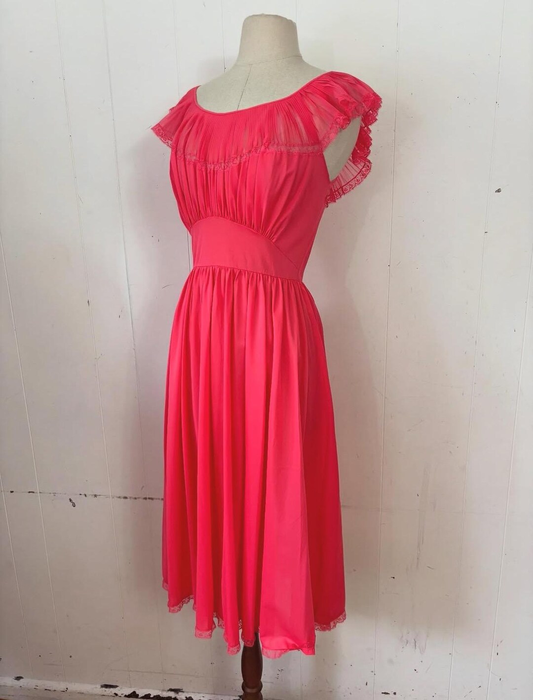 1950s VANITY FAIR Ruffled Collar Vermillion Slip Dress Lingerie - Etsy