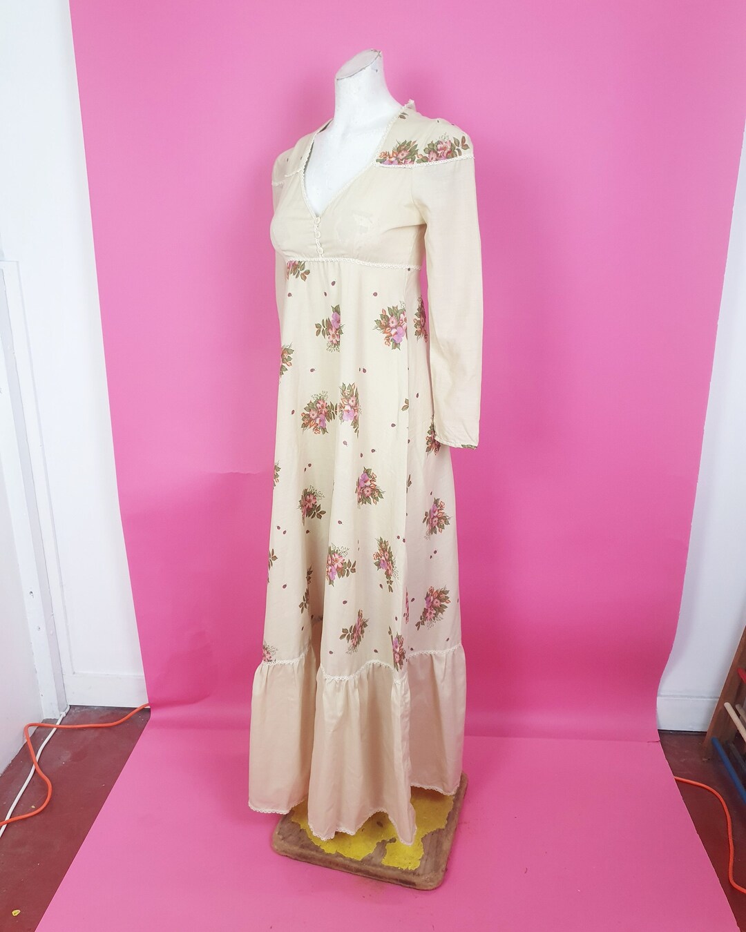 Stunning 1960s 70s Anne Reeves and Co Novelty Print Long Sleeved ...