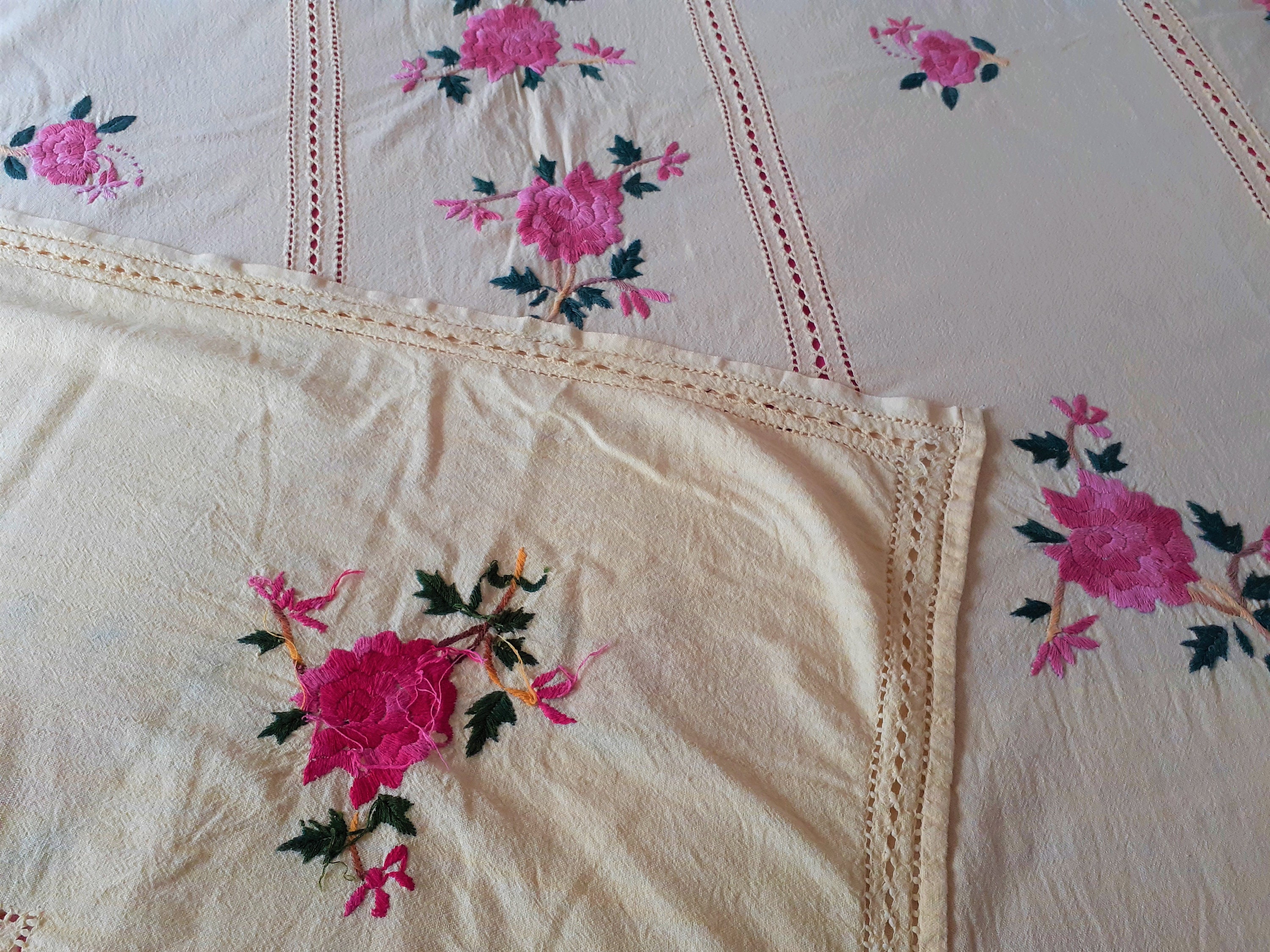 Vintage Embroidered Cotton Bedspread, Hand-embroidered Bed Linen ...