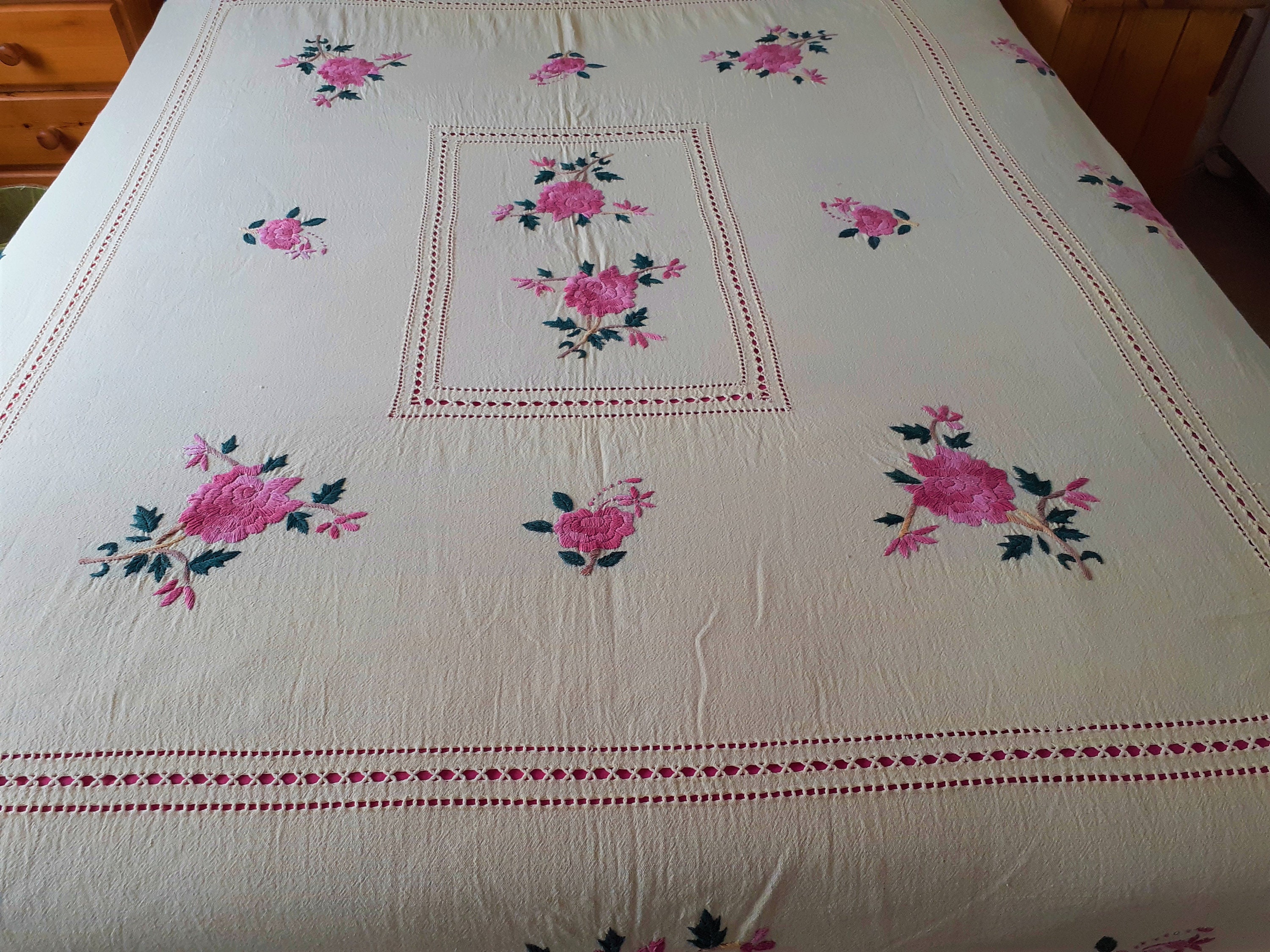 Vintage Embroidered Cotton Bedspread, Hand-embroidered Bed Linen ...