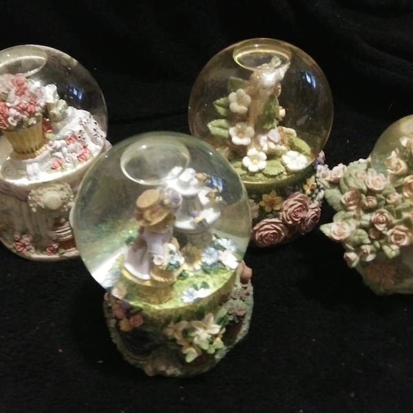 Vintage Snow Globe - Etsy