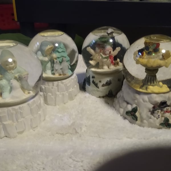Vintage Snow Globe - Etsy