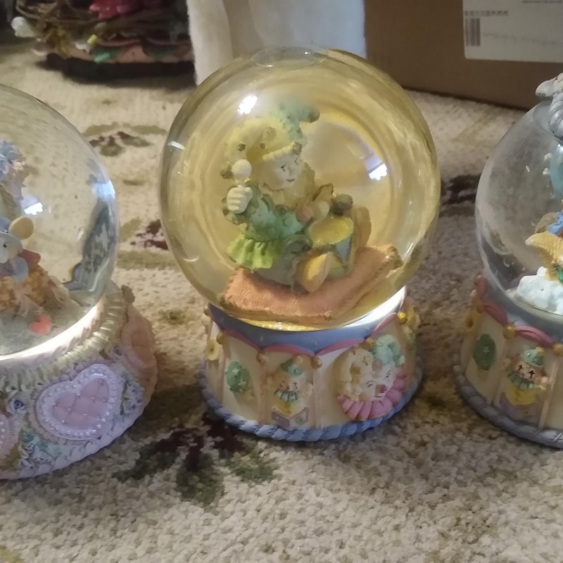 Vintage Snow Globe - Etsy