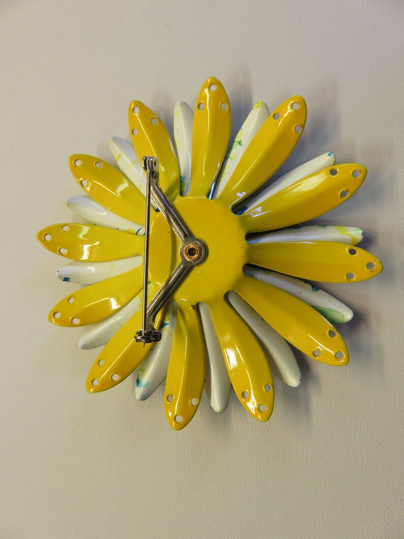 Fabulous Flower Power Brooch - Etsy