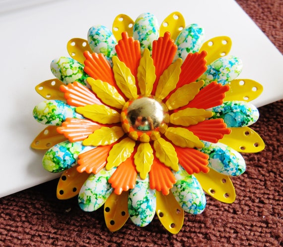 Groovy Flower Power Four Layer Brooch Pin - Gem