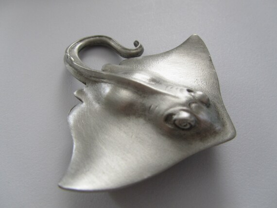 JJ Jonette Silver Pewter Stringray Fish Pin - Gem