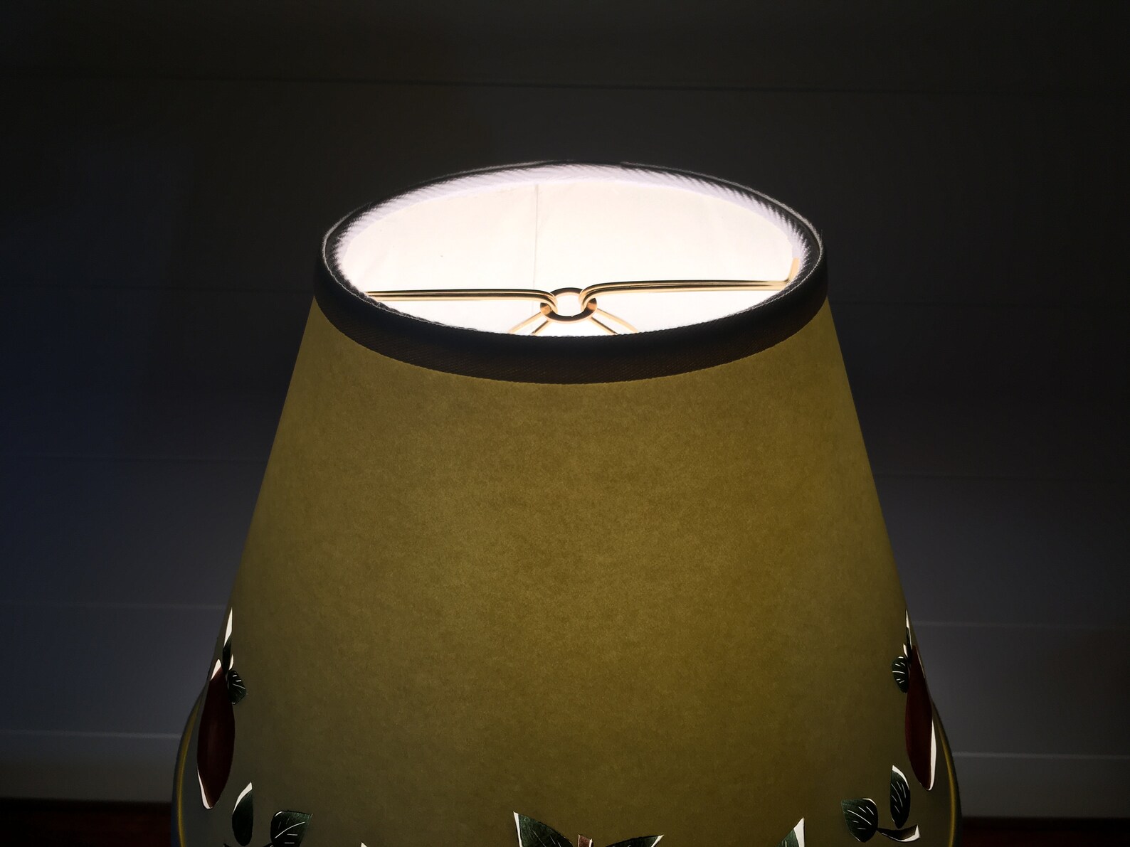 Cut and Pierced Stenciled Apple and Leaf Border Clip Top Shade | Etsy