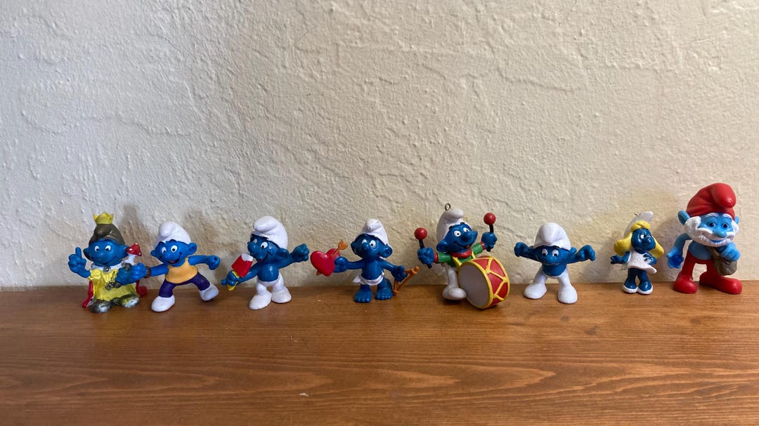 8 Vintage Smurfs Enjoying the Good Blue Life -- Eating, Smooching ...
