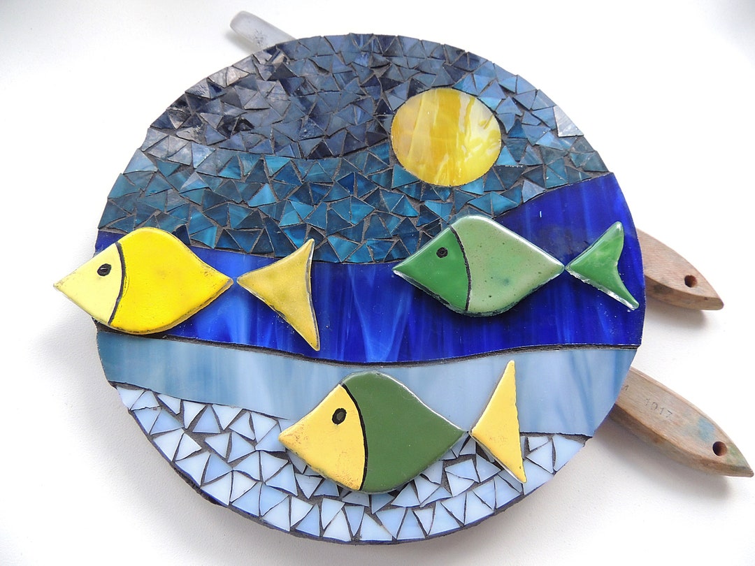 Fishes Glass Mosaic Wall Art, Round Swimming Fishes Mosaic Art, Ocean ...