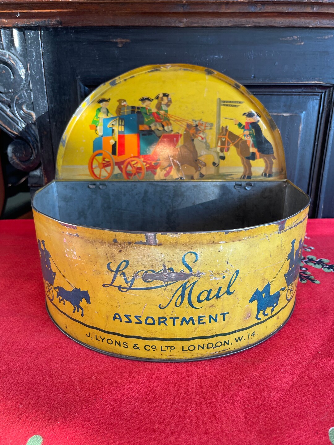 Antique English Cookie Biscuit or Candy Tin Lyon's Mail Assortment ...
