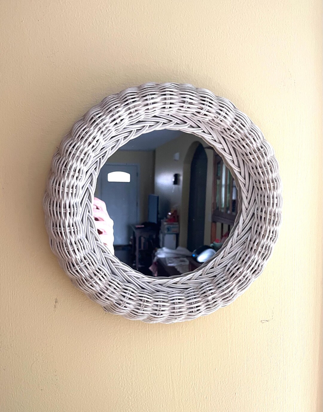 Vintage White Wicker Mirror Round 1980s Wall Decor 10-1/2" - Etsy