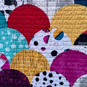 Modern Handmade Quilt | Curved Shapes Quilt | Multi-colors Quilt | Lap ...