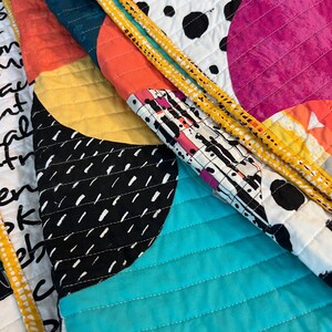 Modern Handmade Quilt | Curved Shapes Quilt | Multi-colors Quilt | Lap ...