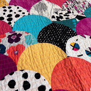 Modern Handmade Quilt | Curved Shapes Quilt | Multi-colors Quilt | Lap ...