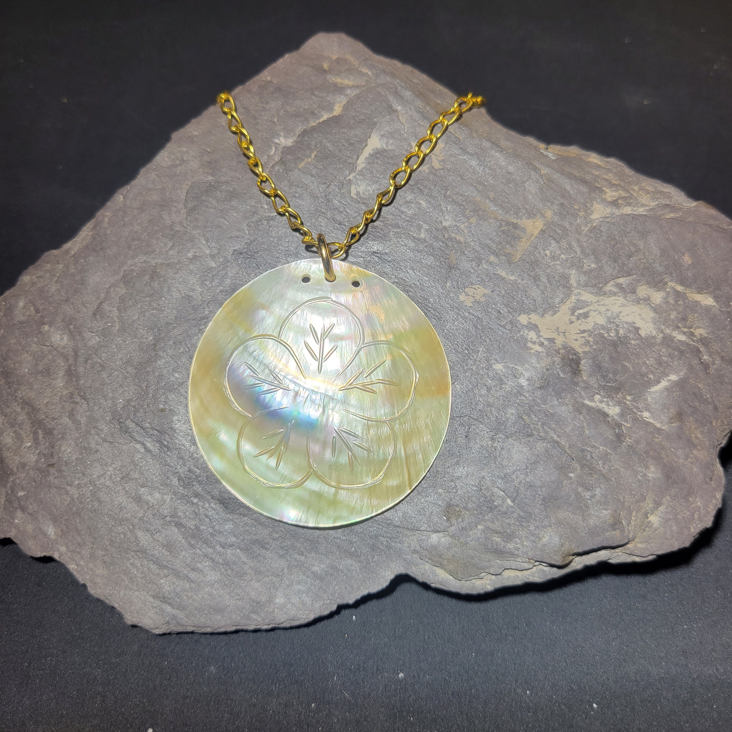 Flower Shell Necklace, Shell Flower Necklace, Hibiscus Pendant, Flower ...