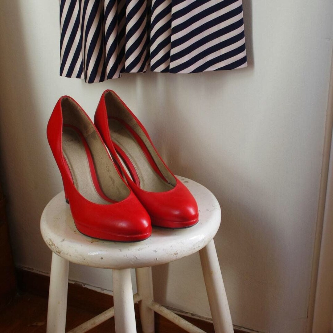Red Pinup Pumps: 40s Style Round Toe Heels, Size EU38 - Etsy