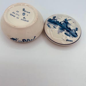 Vintage Regina Delft Round Porcelain Jewelry Box Blue and White Signed ...