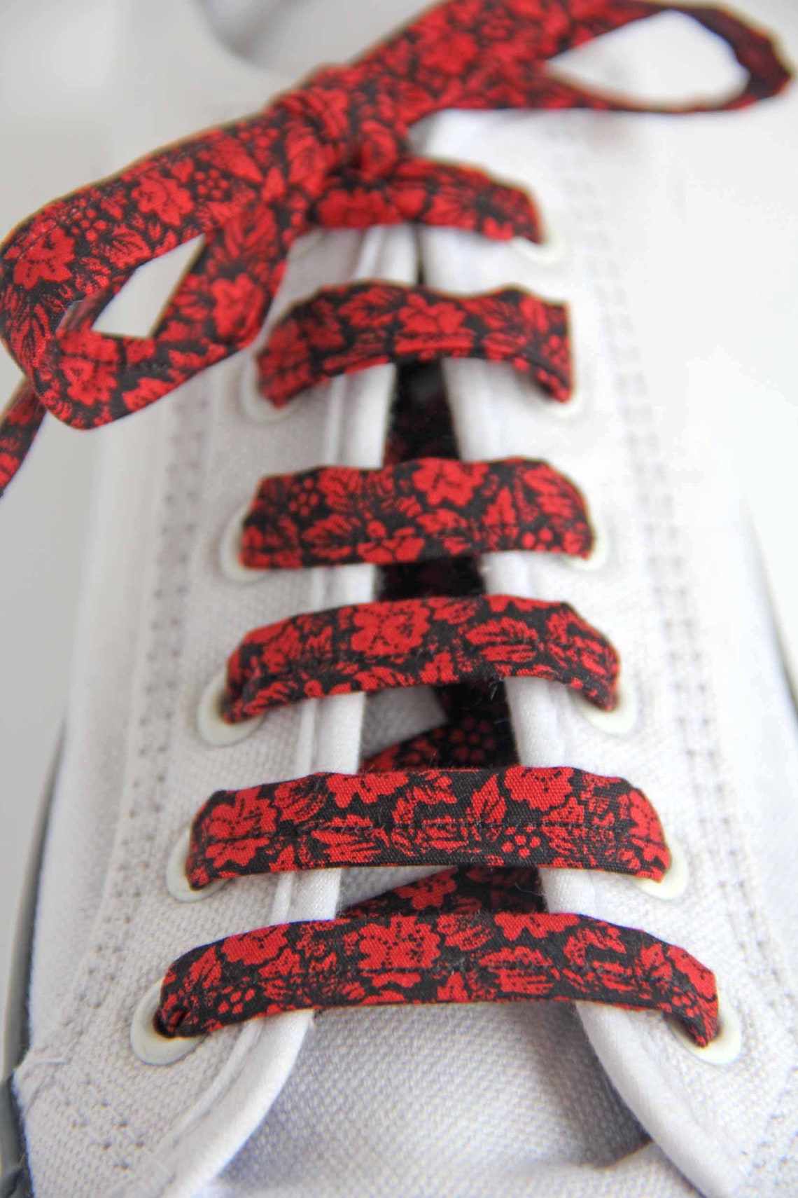 Black and Red Roses Shoelaces Canvas Shoes Sneakers Retro - Etsy UK