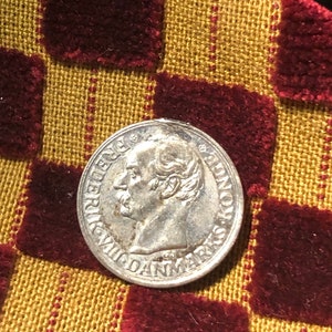 Love Token Edith - Etsy