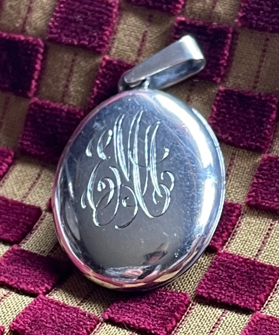 Vintage silver photo locket - Gem